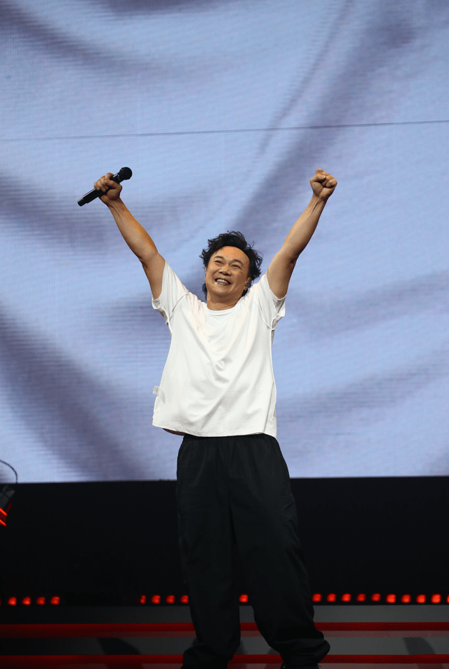 Eason陈奕迅第14场演唱会惊喜清唱《浮夸》，安可后再返场令粉丝满意而归 - 360娱乐，你开心就好