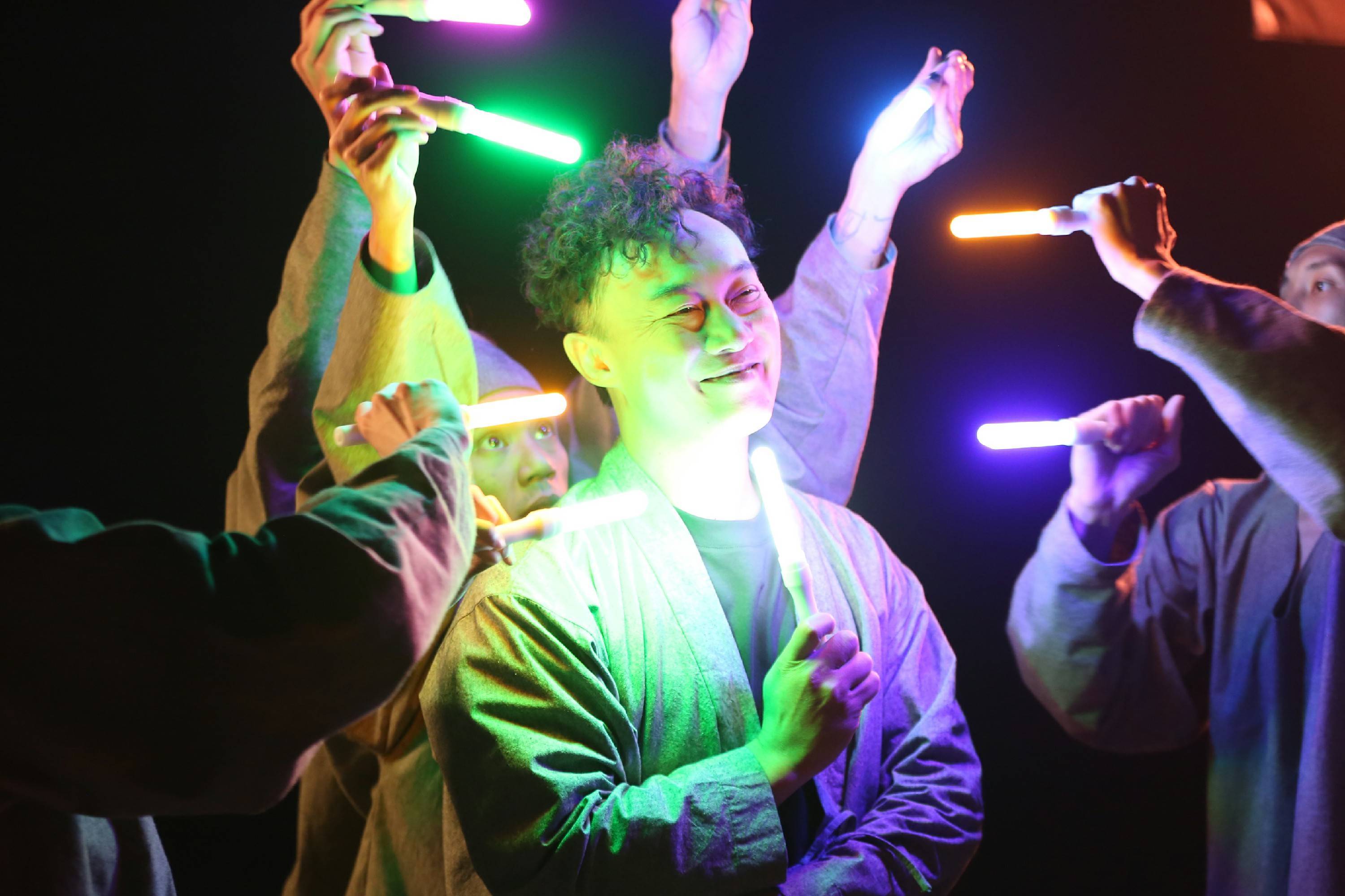 Eason陈奕迅全新歌曲《尘大师》面世 演唱会后闭关修炼酝酿新作 - 360娱乐，你开心就好