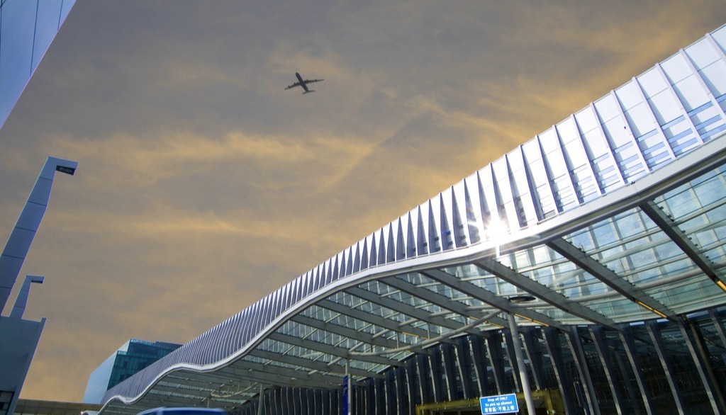 40余小学生惊险回国